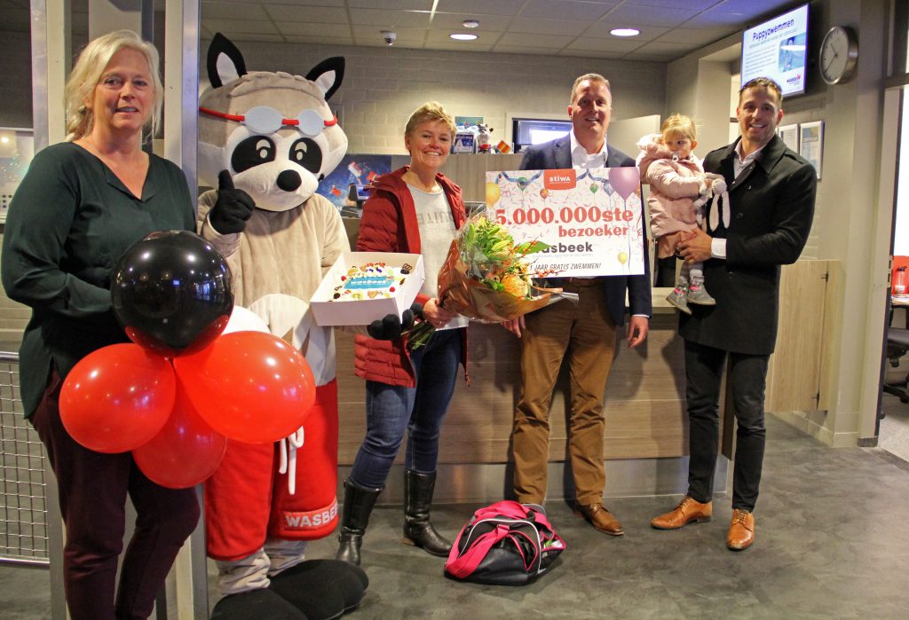 Sport- en recreatiecomplex Wasbeek ontvangt vijf miljoenste zwemmer ...