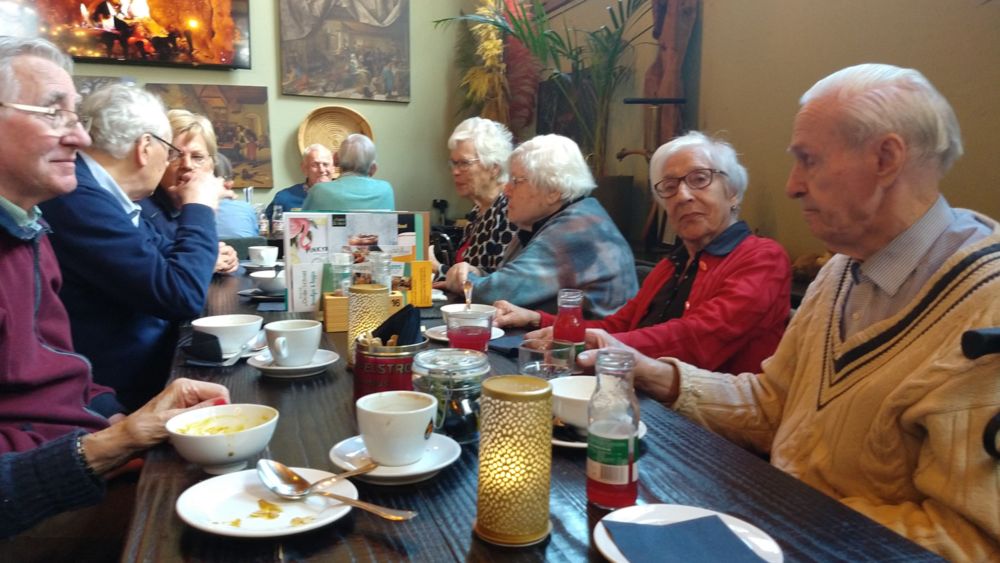 Zonnebloemlunch: lekker eten en gezellig samen praten – De Teyding